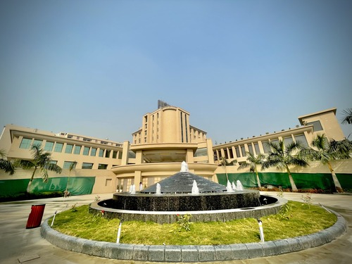 Mars Resort - Subharti Group Hotel